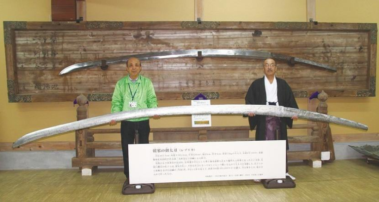 The Two Largest Swords Norimitsu Odachi & Haja-no-Ontachi - Greater ...